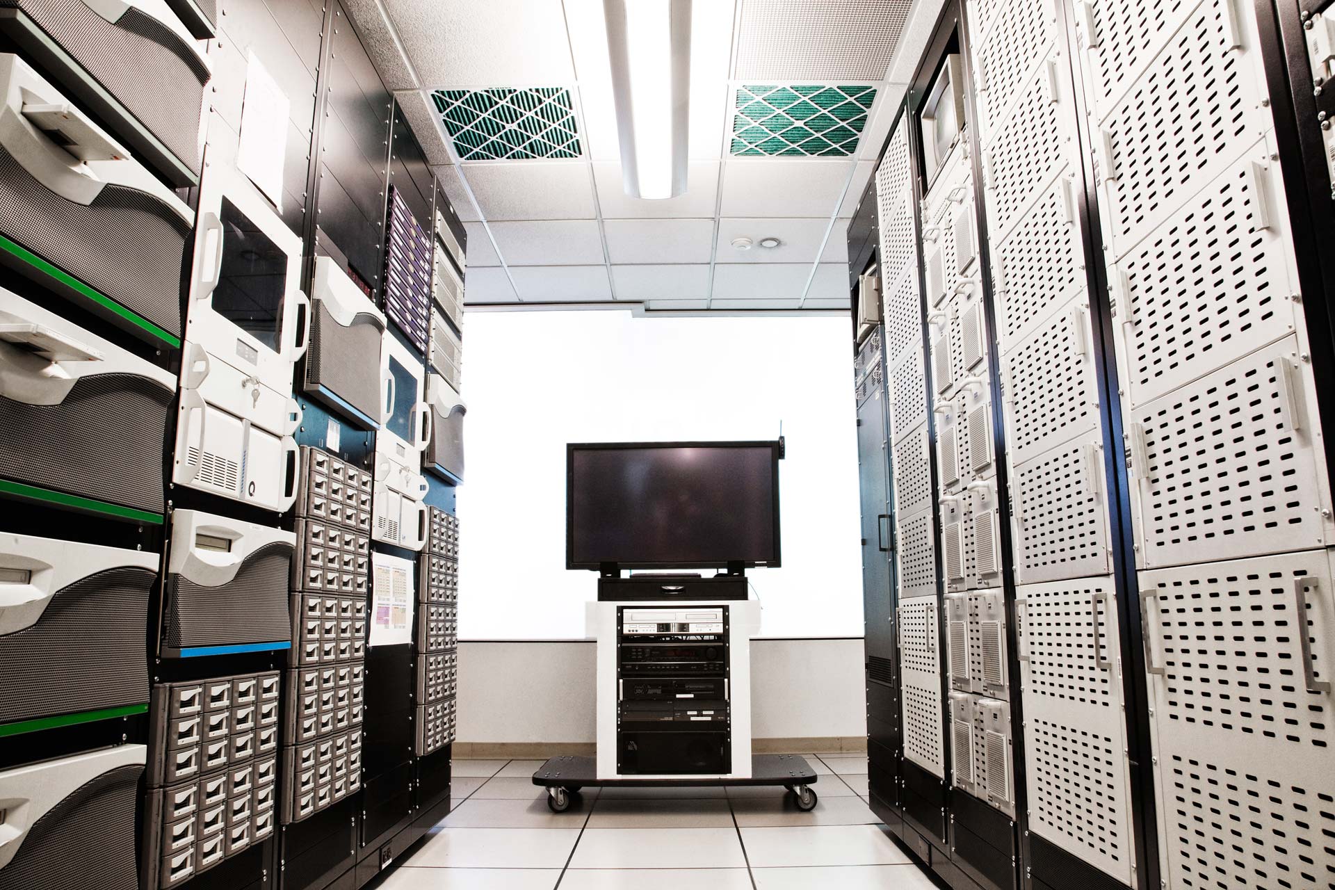 Data Center UPS | Falcon UPS Systems for Reliable Backup Power
